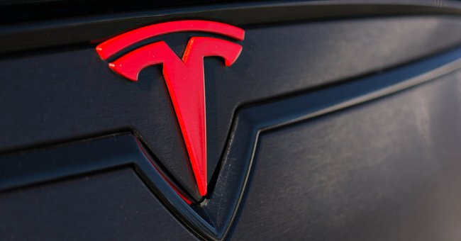 Elon Musk giải thích ý nghĩa thực sự về logo Tesla - QuanTriMang.com