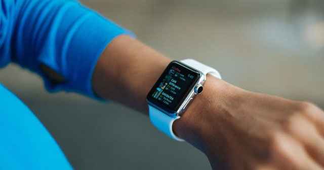 So sánh FitBit và Apple Watch - QuanTriMang.com